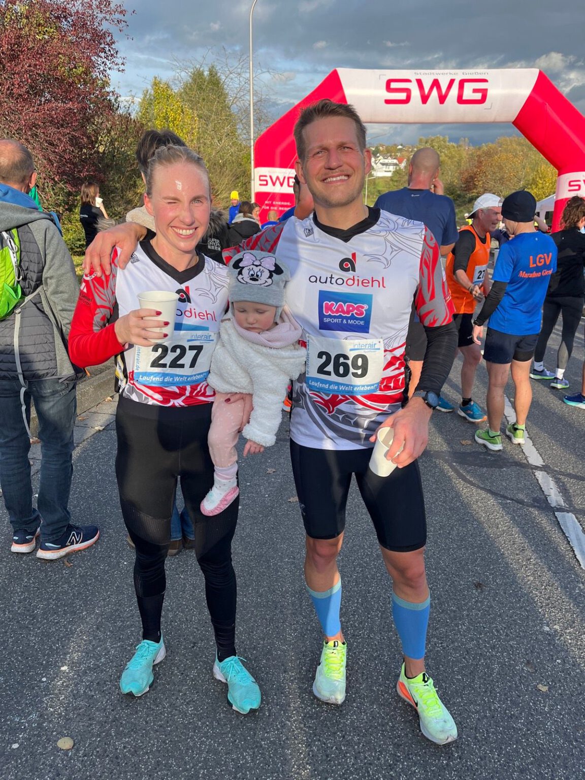 Auftakt der Winterlaufserie in Pohlheim. Jessica Lewerenz top und ...
